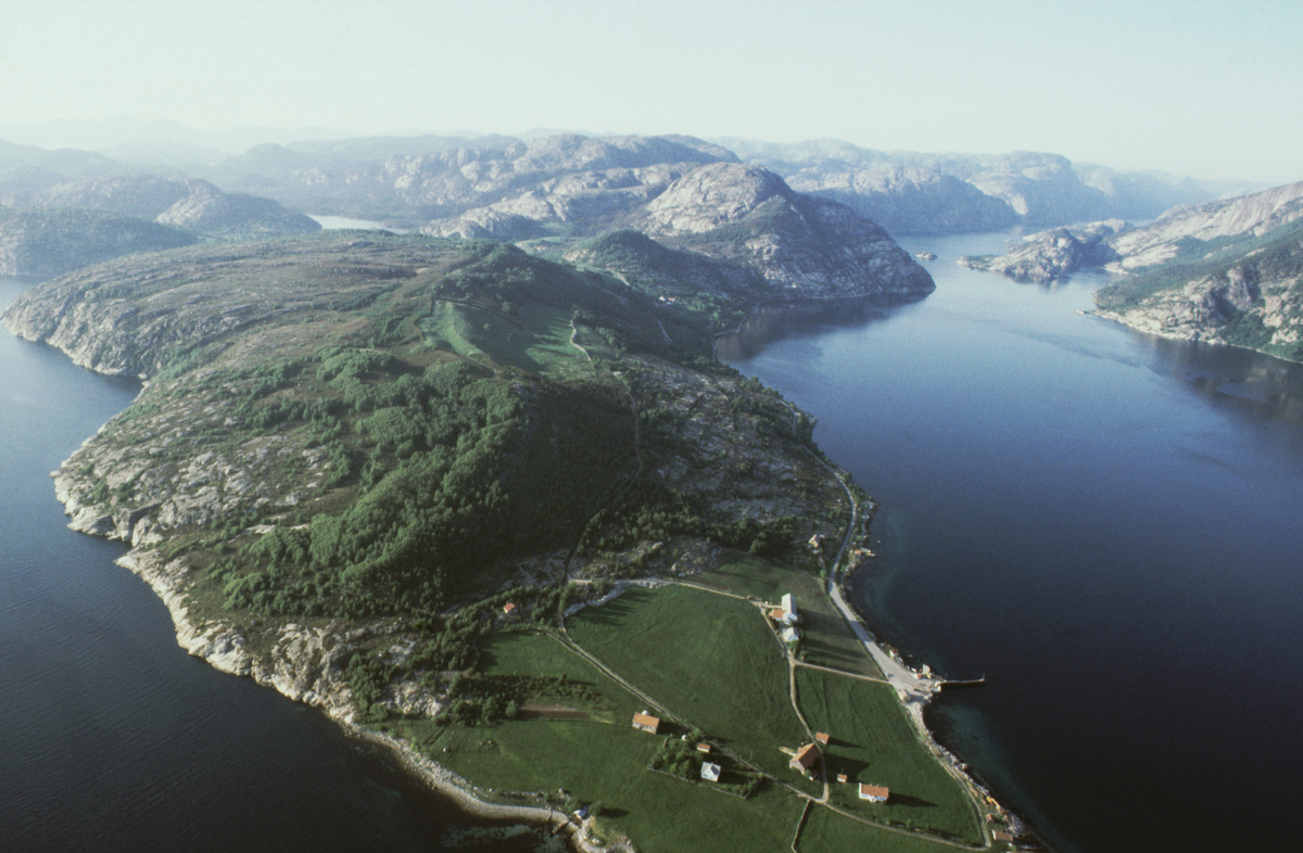 Flyfoto av Oanes. - Arkeologisk museum, Universitetet i Stavanger ...