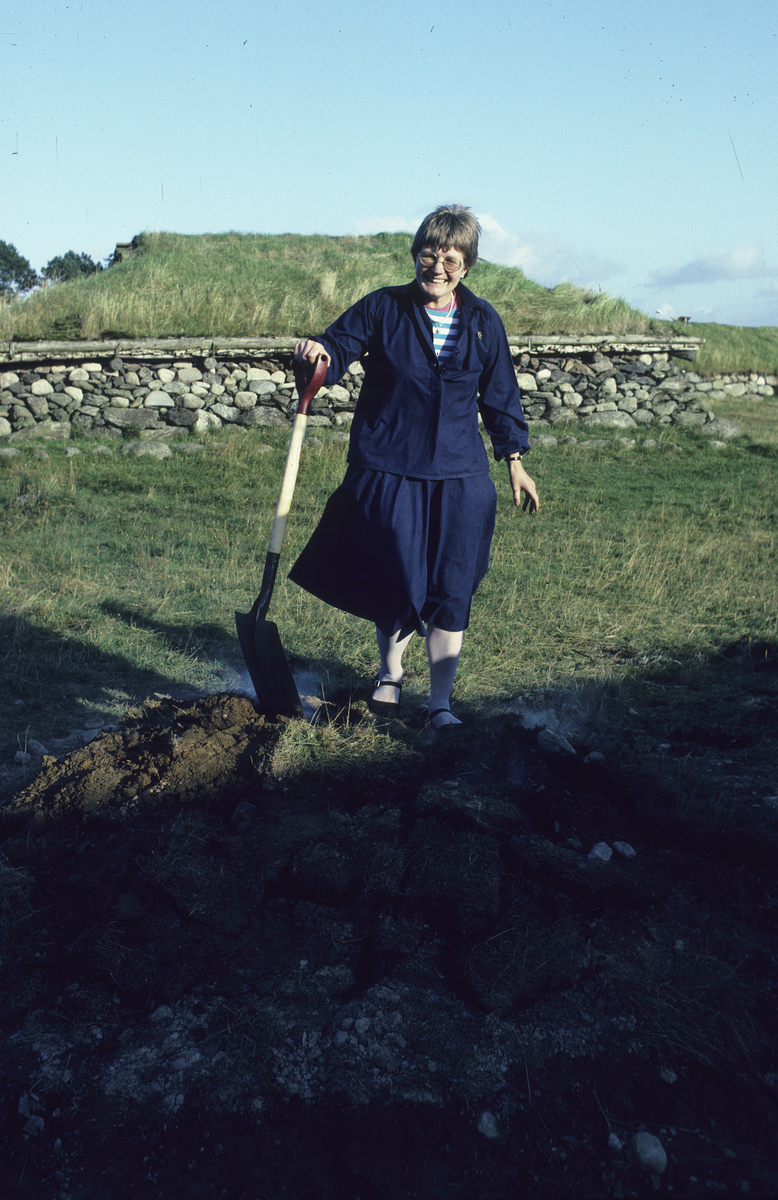 Interiørbilder fra jernaldergården 1987. - Arkeologisk museum ...