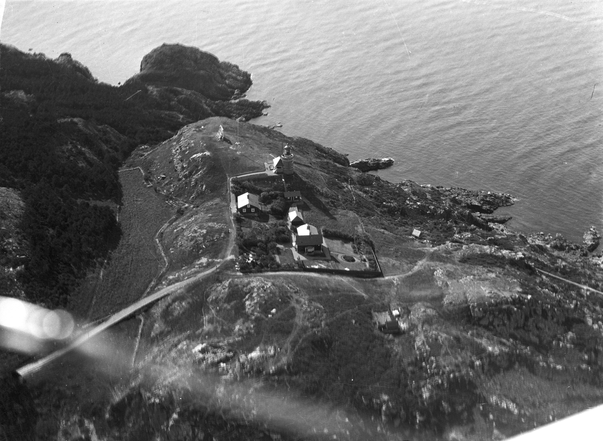 Flygfotografi av Kullens fyr vid Kullaberg i Skåne, omkring 1920-1935 ...