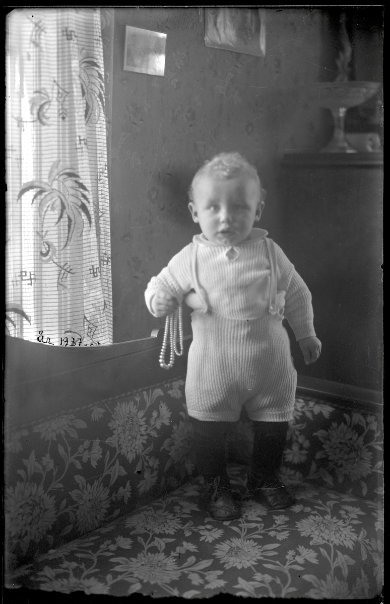 Litet barn - Västergötlands museum / DigitaltMuseum