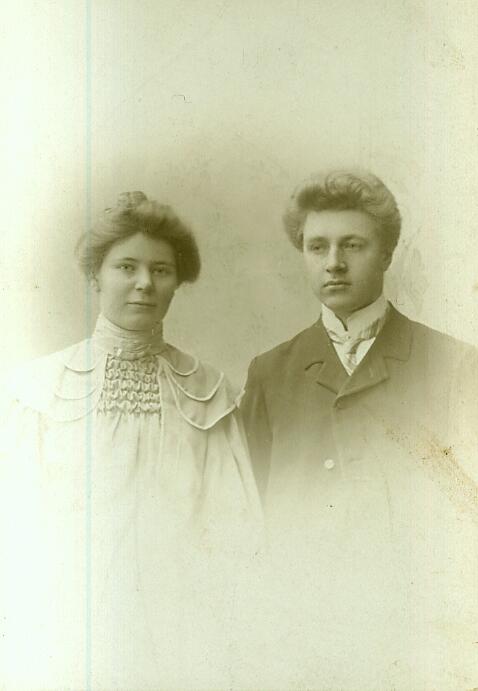 Olga og Arnt Bergby hos fotografen - Sarpsborg kommunes fotosamling ...