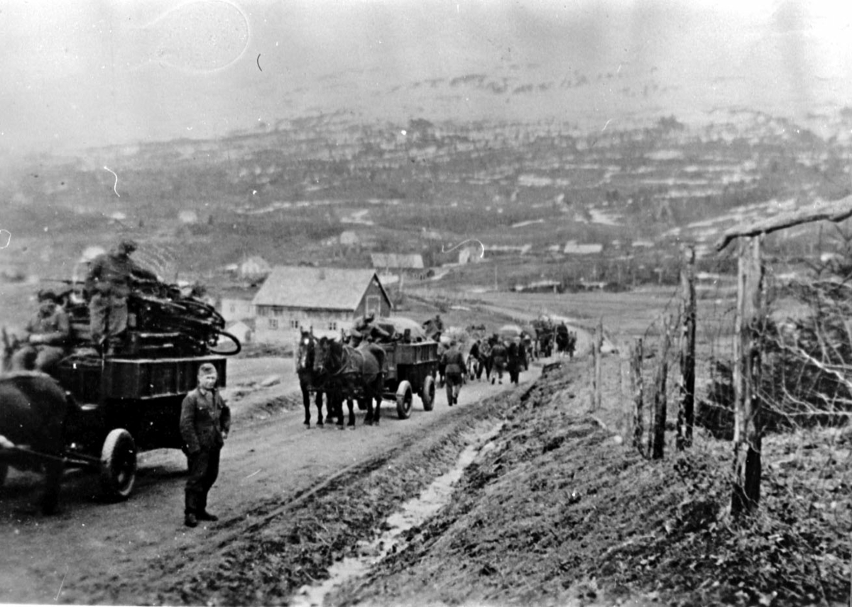 Militær kolonne, tyske soldater 1945 - Midt-Troms Museum / DigitaltMuseum