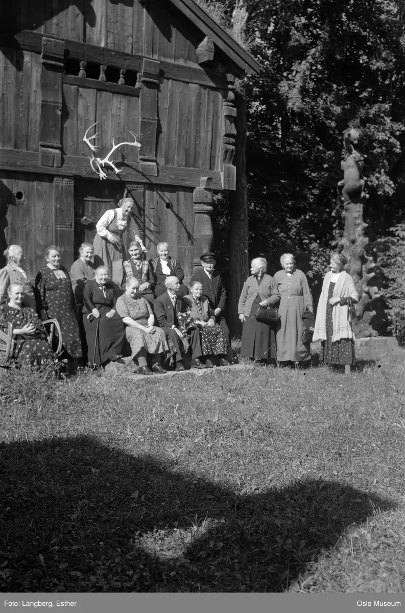 Inga Bjørnsons "Ut i solen-tur" til Tilla Valstad. - Oslo Museum ...