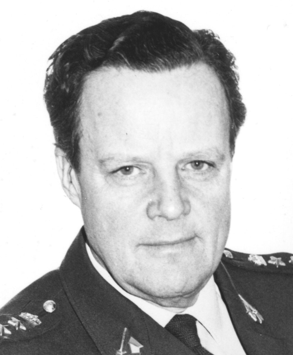 Ett ID-kort med överstelöjtnant Sten-Erik Millqvist. - Garnisonsmuseet ...