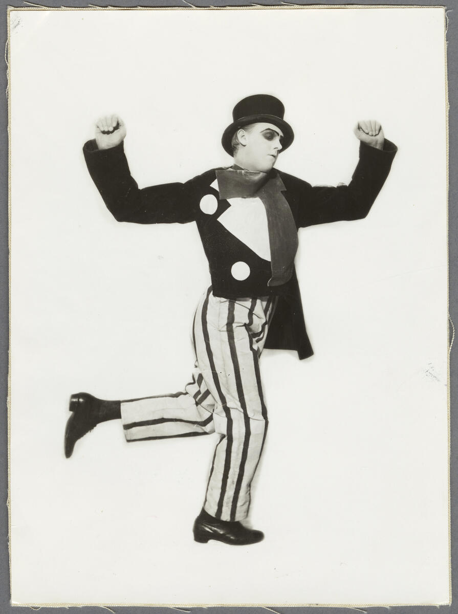 Rollporträtt av Jean Börlin i uppsättningen "Skating Rink ...