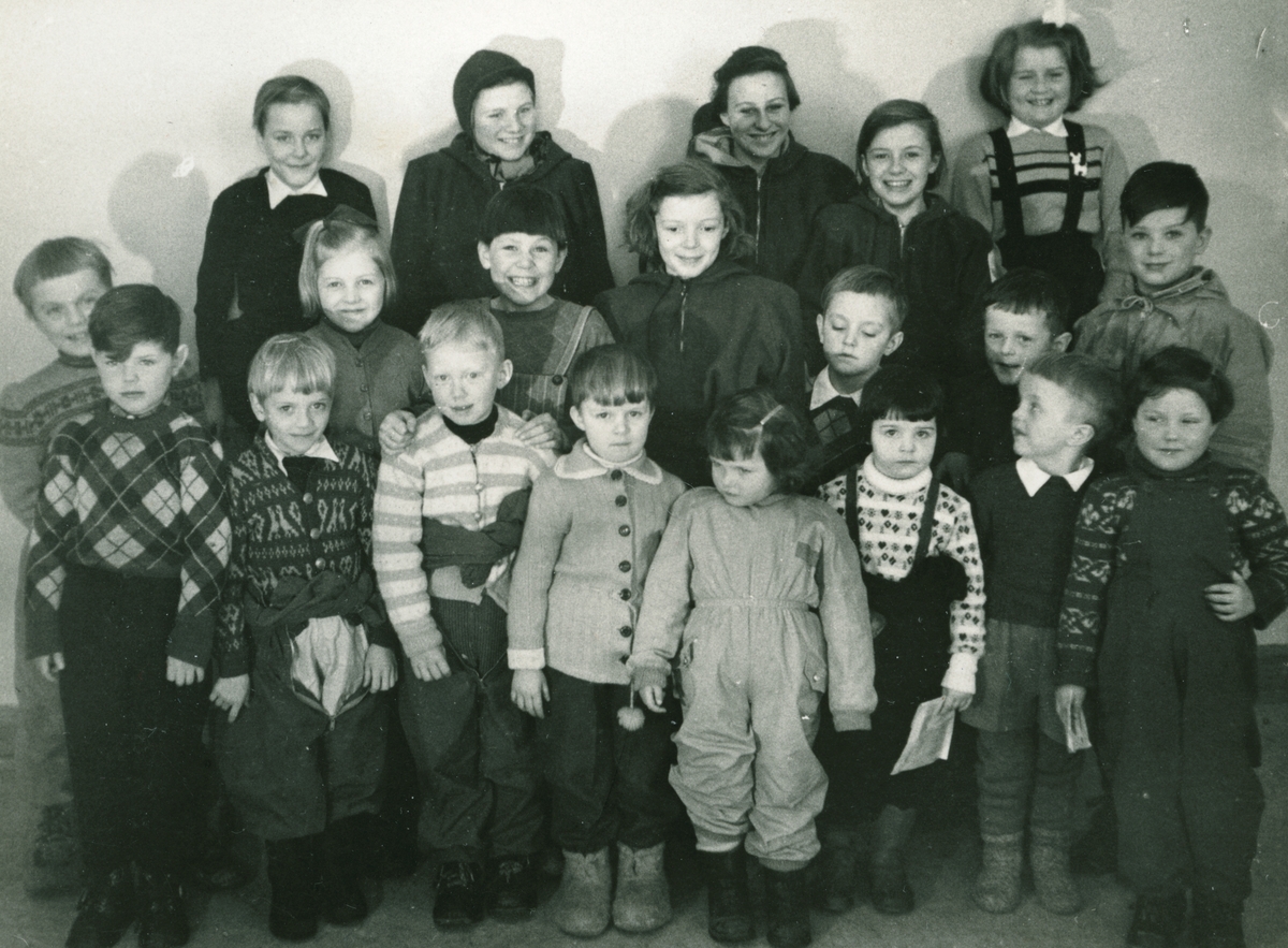 Søndagsskole på Huset vinteren 1954/55 - Svalbard museum / DigitaltMuseum