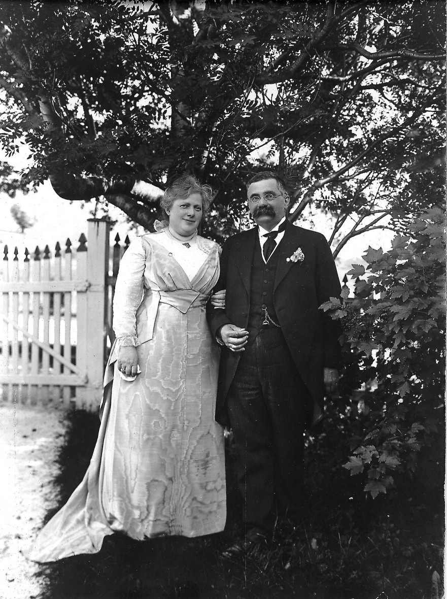 Maren og Christian Frederiksen på sølvbryllupsdagen. - Museum Nord ...