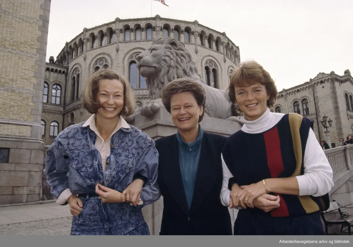 Statsminister Gro Harlem Brundtland sammen med Kaci Kullmann Five og ...