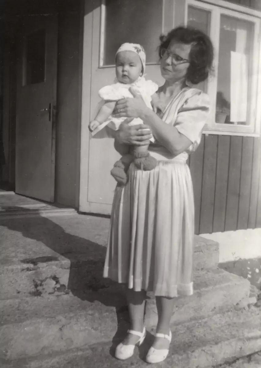 Solveig och hennes mamma - Stockholms läns museum / DigitaltMuseum