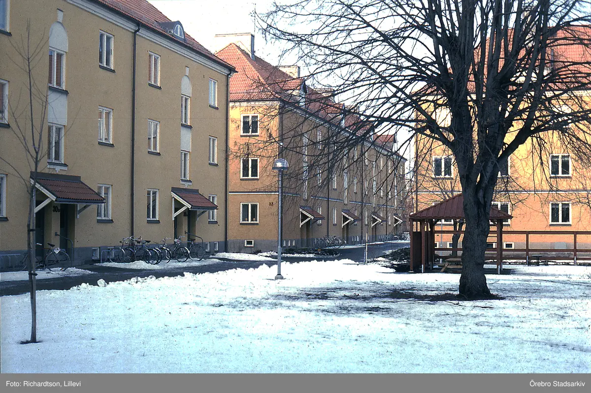 Gårdsinteriör på Skolgatan 1970-tal - Örebro Stadsarkiv / DigitaltMuseum