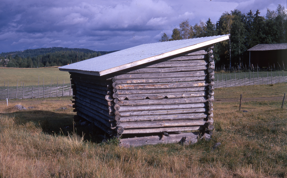 Lada med pulpettak. - Länsmuseet Gävleborg / DigitaltMuseum