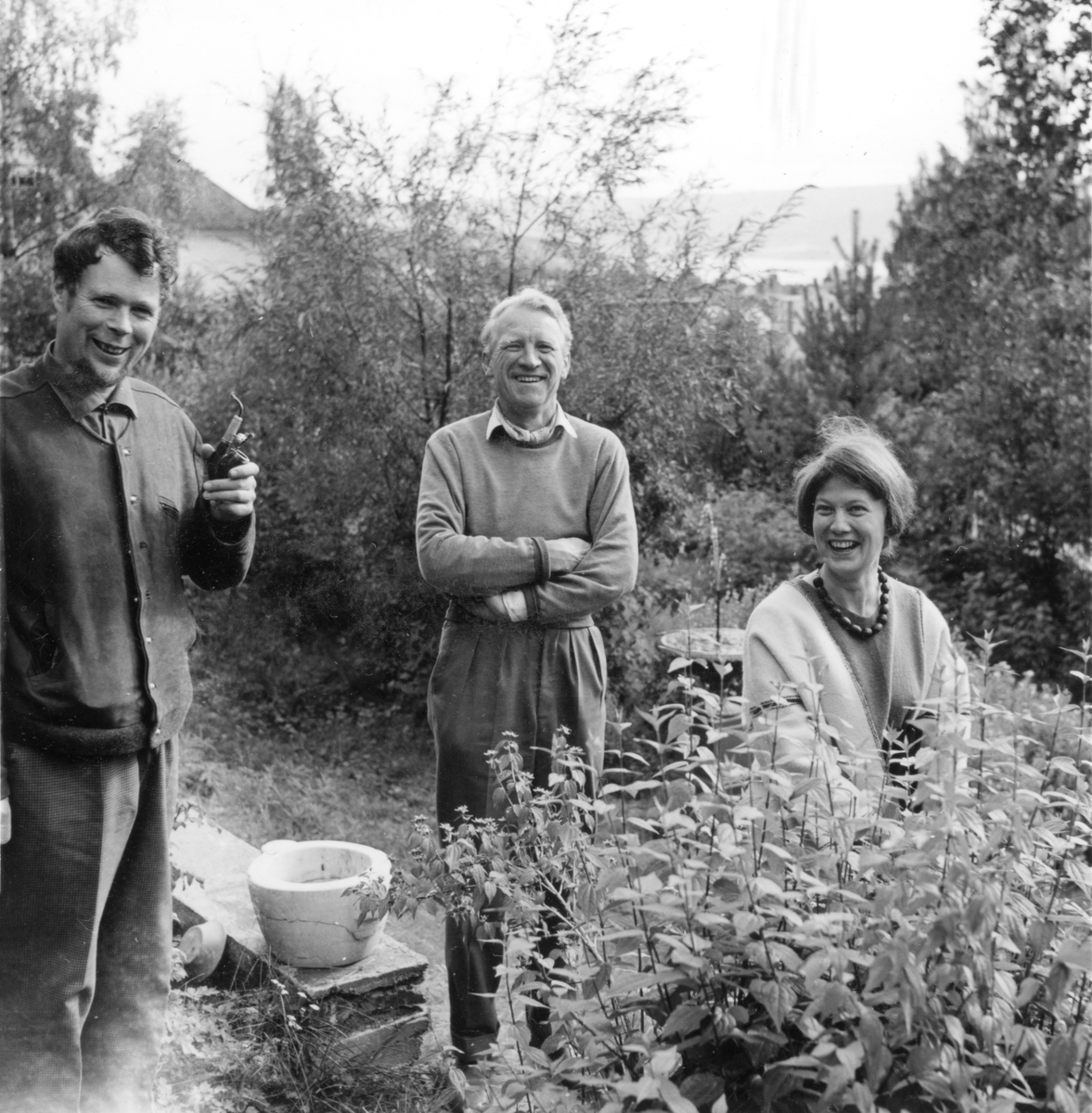 Maleren Ingvar Heggsum, maleren Ola Mæhle og Heggsums forlovede Ulla ...