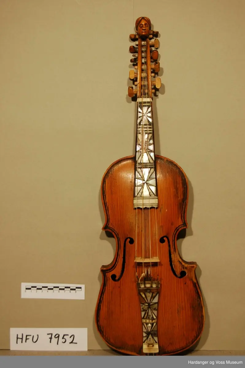 Hardingfele - Hardanger og Voss Museum / DigitaltMuseum