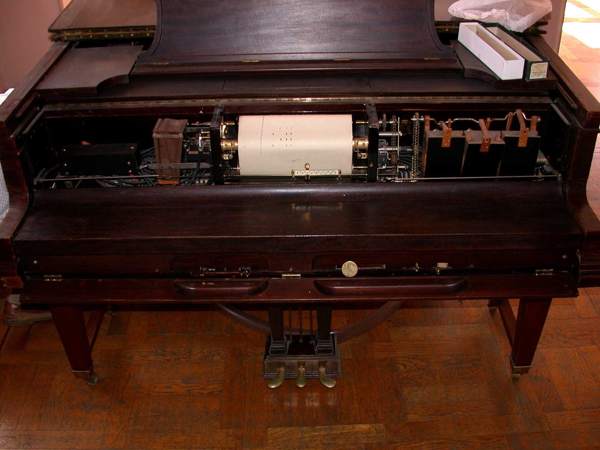 Reproduserende flygel - Ringve Musikkmuseum / DigitaltMuseum