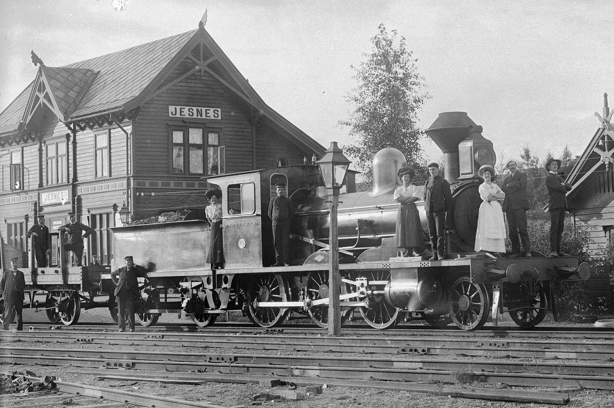 Jessnes jernbanestasjon, Furnes, Ringsaker, Lokomotiv nr. 65, bygget ...