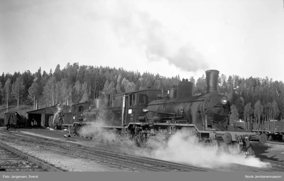 NSB damplok type 18c nr. 213 på Hønefoss stasjon - Norsk Jernbanemuseum ...