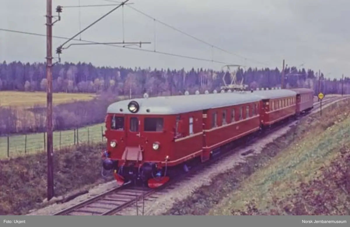 Elektrisk motorvognsett type 68B - Norsk Jernbanemuseum / DigitaltMuseum