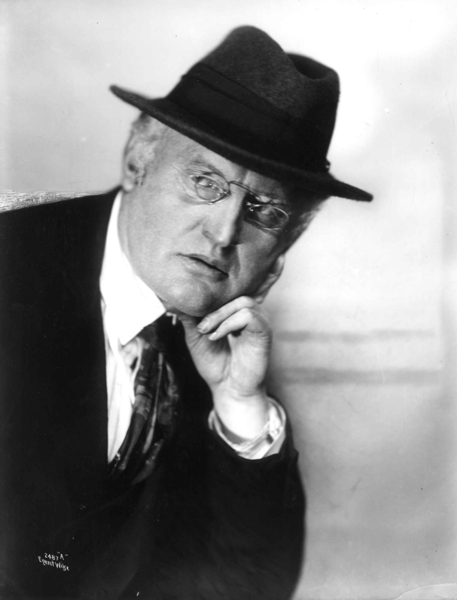 Kunstneren og maleren Edvard Munch fotografert av Anders Beer Wilse i ...