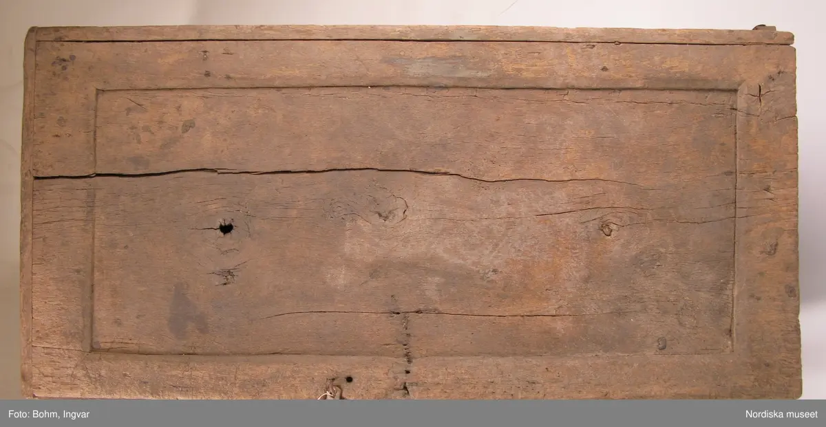 Kista med gotisk ornamentik från Fogdö kyrka, Södermanland. Inv.nr NM ...