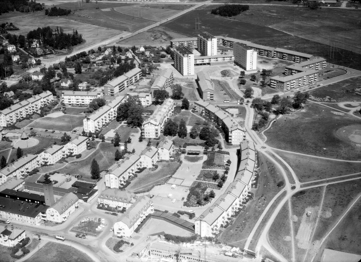 Flygfoto över stadsdelen Sala backe, Uppsala 1966 - Upplandsmuseet ...