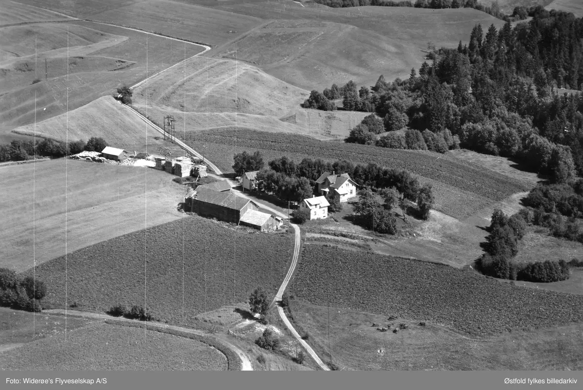 Flyfoto av gården Moen i Eidsberg 1950. - Østfold fylkes billedarkiv ...