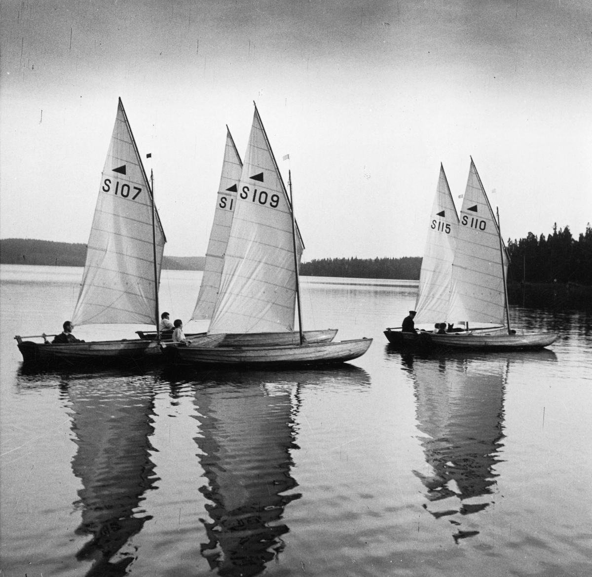 "Oslojollar i stiltje." - Sjöhistoriska museet / DigitaltMuseum