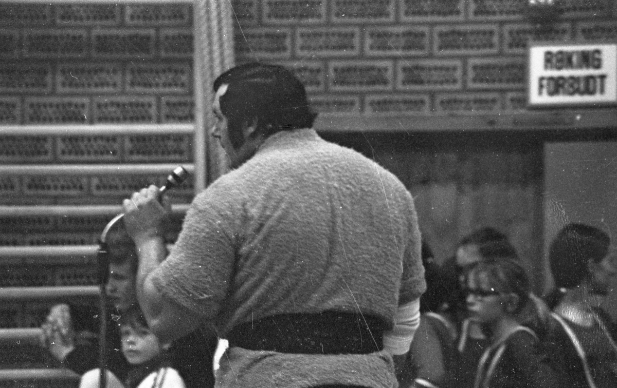 Torkel Ravndal i Haraldshallen - 1971 - Haugalandmuseet / DigitaltMuseum