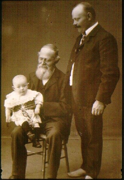 Trädgårdsmästare J. Pettersson, trädgårdsmästare G .Lindblom ...