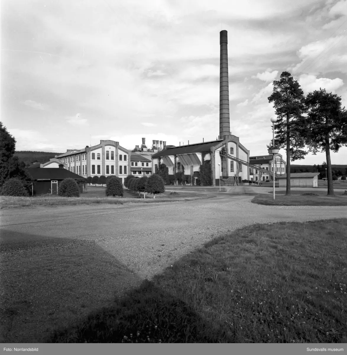 Matfors pappersbruk, exteriörbilder. - Sundsvalls museum / DigitaltMuseum