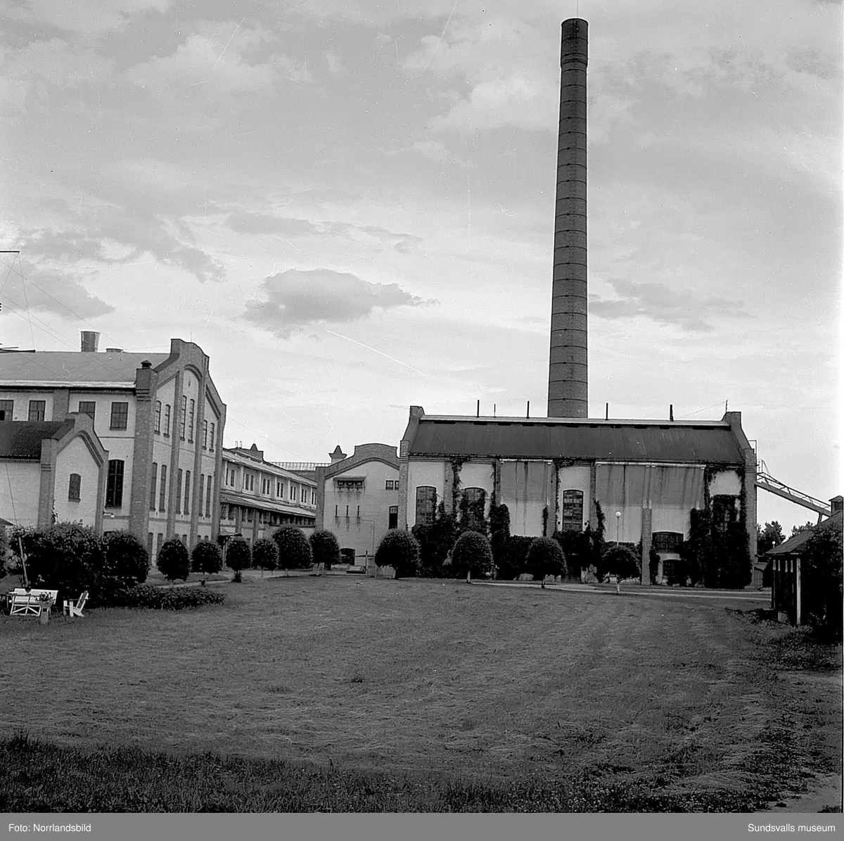 Matfors pappersbruk, exteriörbilder. - Sundsvalls museum / DigitaltMuseum