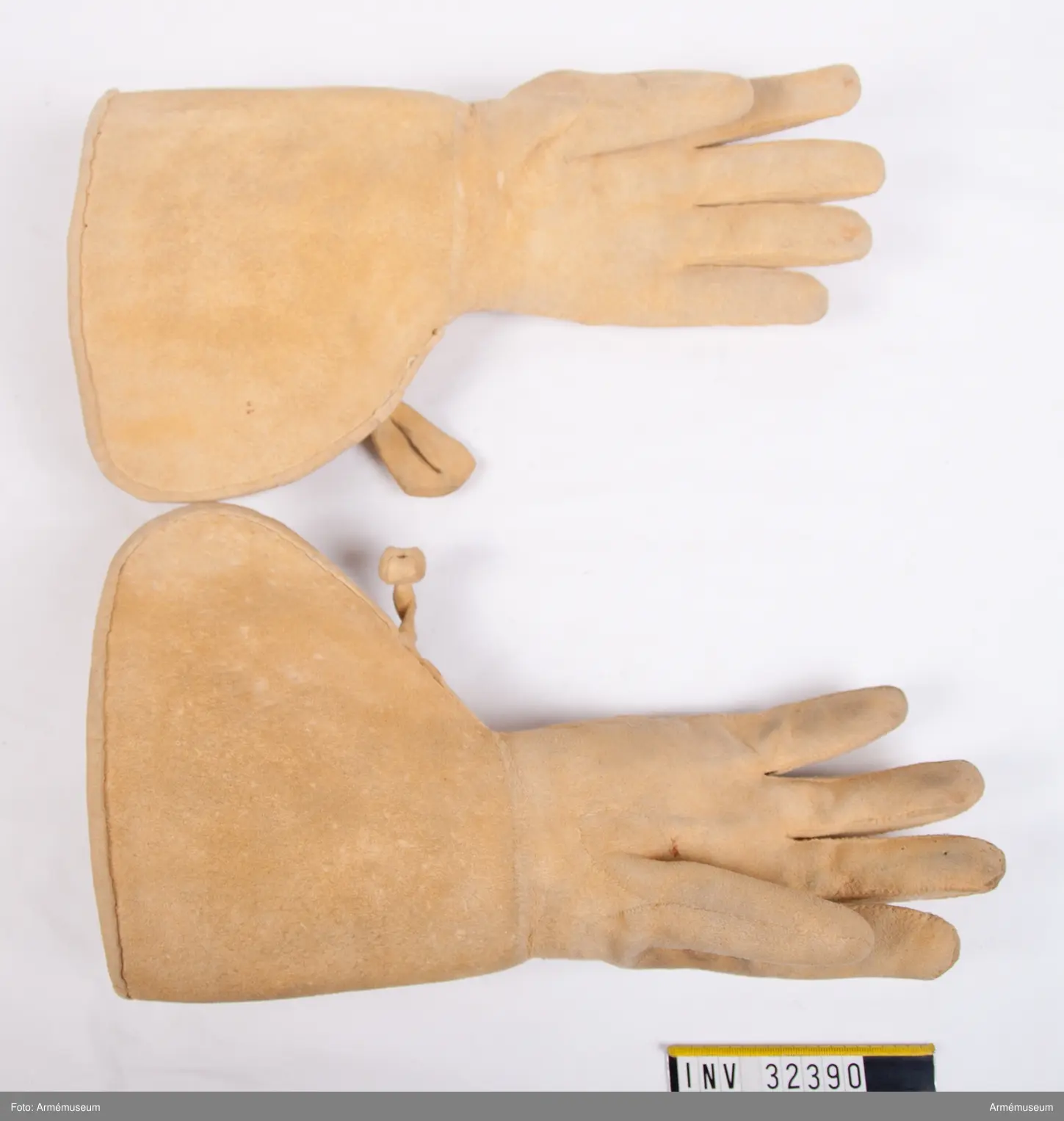 Handskar - Armémuseum / DigitaltMuseum