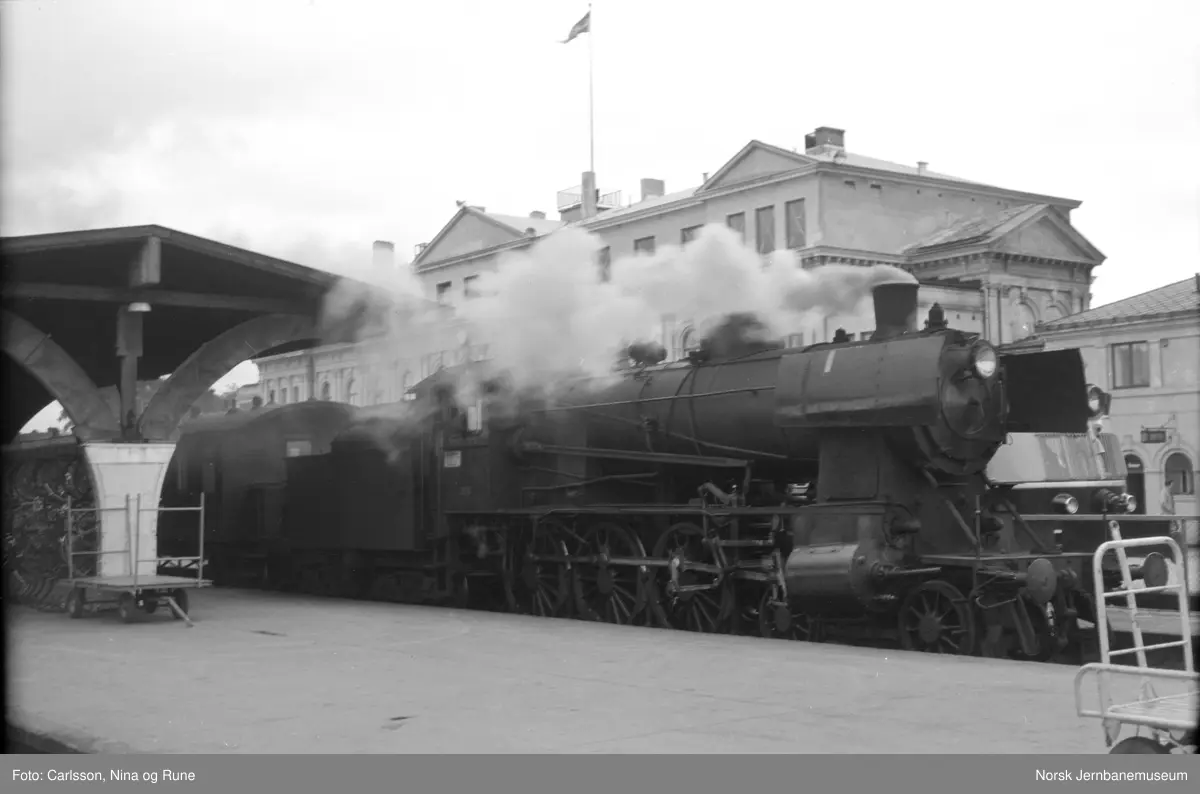 Damplokomotiv type 30b nr. 358 på Trondheim stasjon - Norsk ...