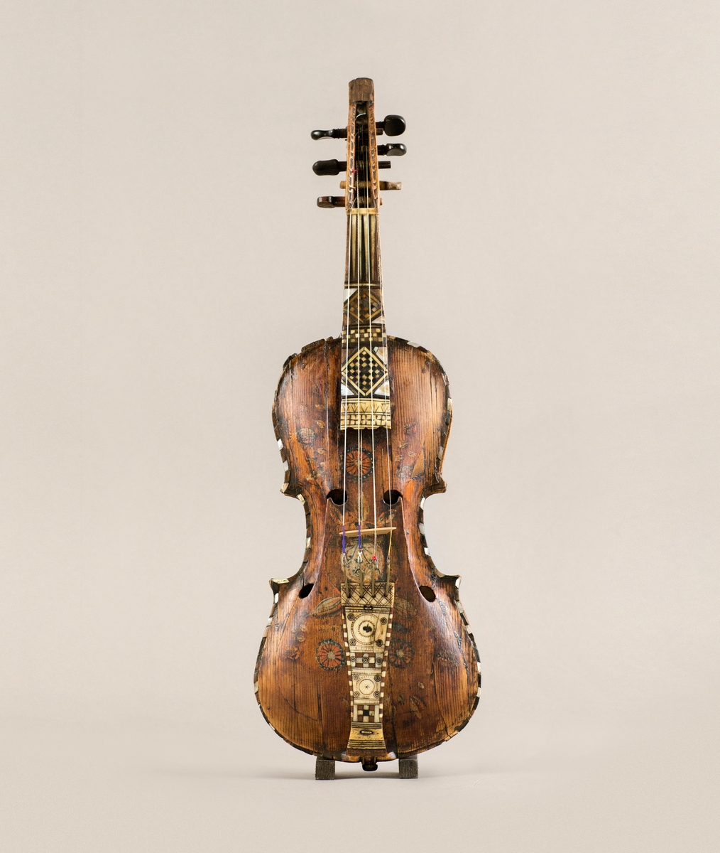 Hardingfele - Ringve Musikkmuseum / DigitaltMuseum