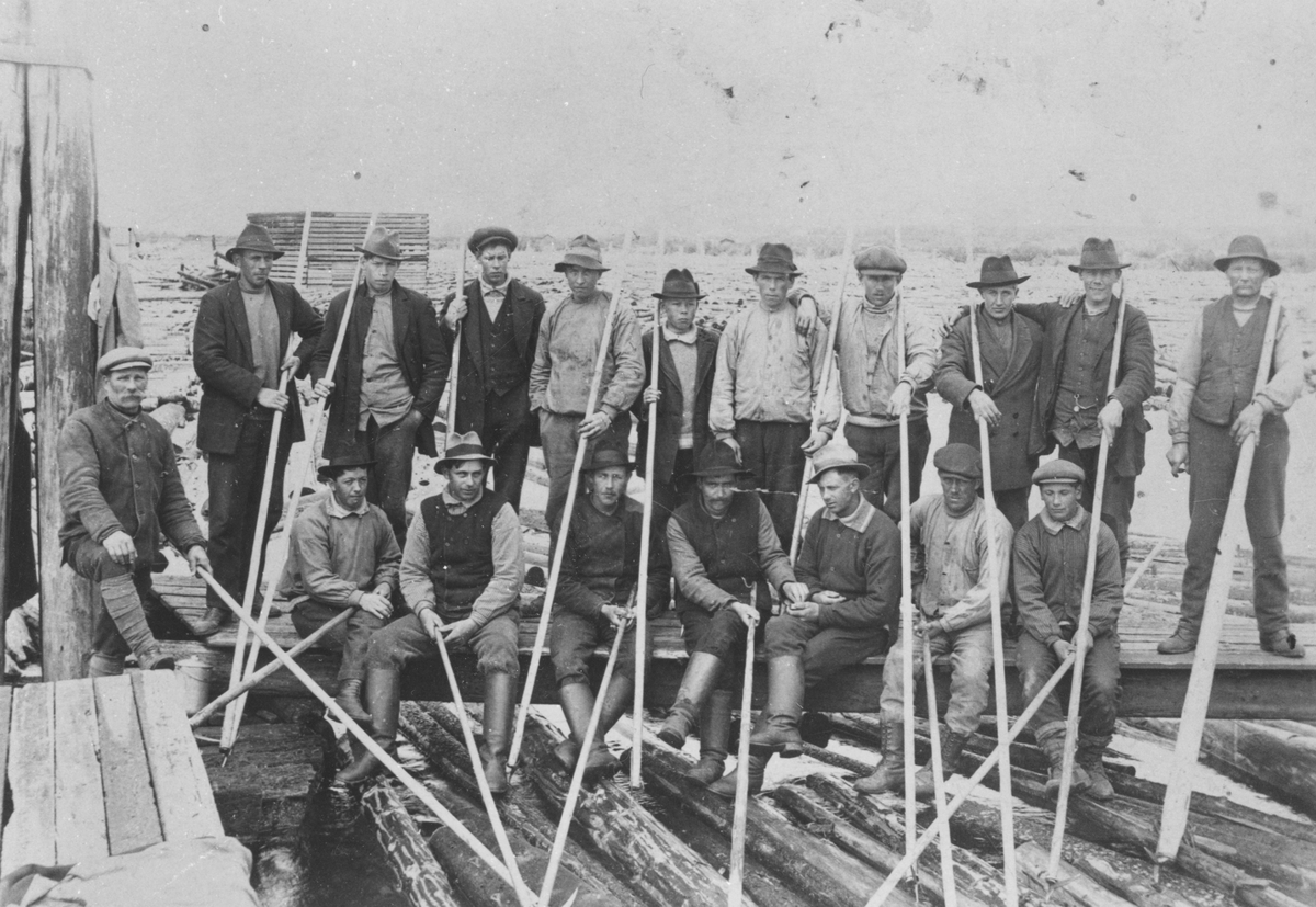 Stående fr.v.1 Johan Frid, 2 Johan Haglund, 3 Ville Bengtsson, 4 Konrad ...