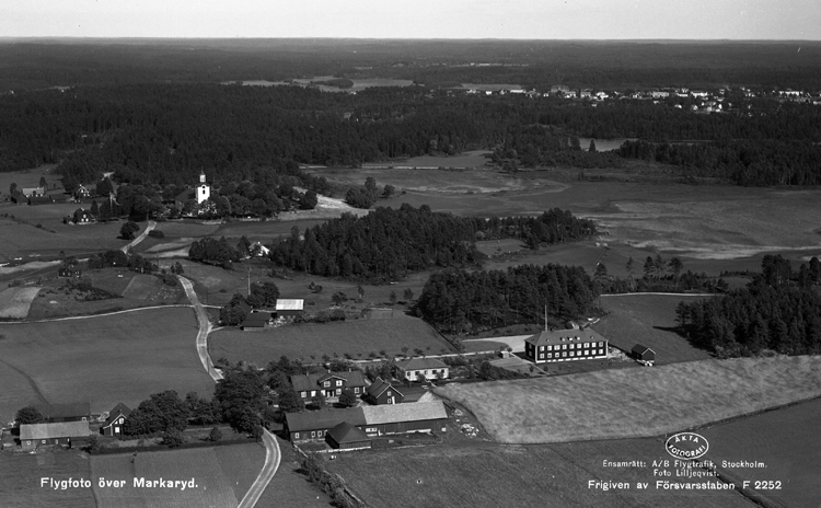 Vy över Åmot och Markaryds kyrka med omgivningar. Markaryds samhälle ...