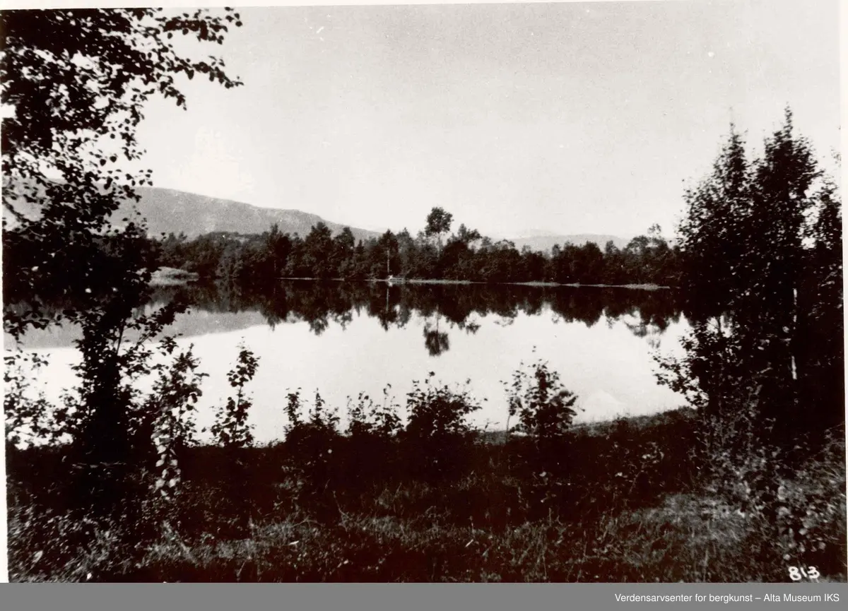 Stille fjellvann med skog rundt. Idyll ved Gargiaveien ...