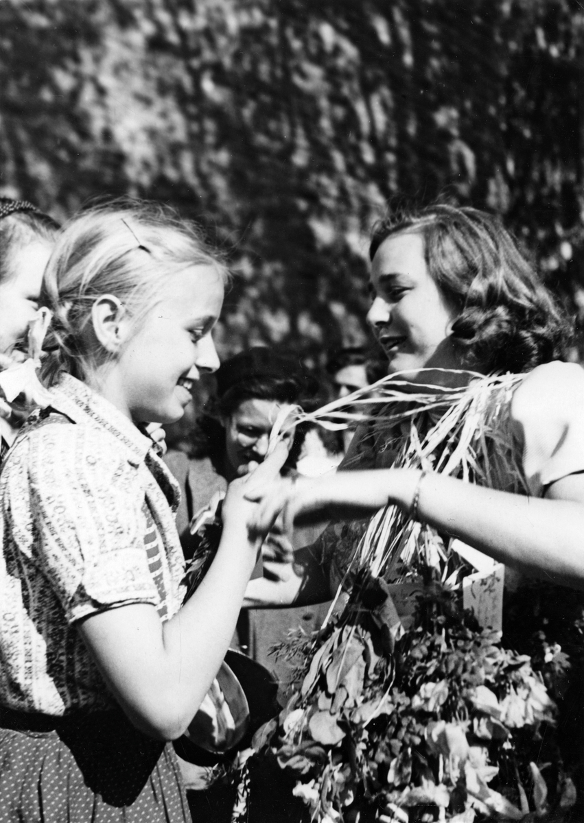 Realexamen, 1940-tal.Flickan till v. Anna-Lisa Ekman. - Köpings museum ...