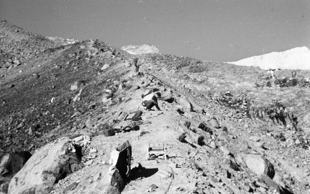 Målinger av morener ved Tverråbreen - Norges vassdrags- og ...