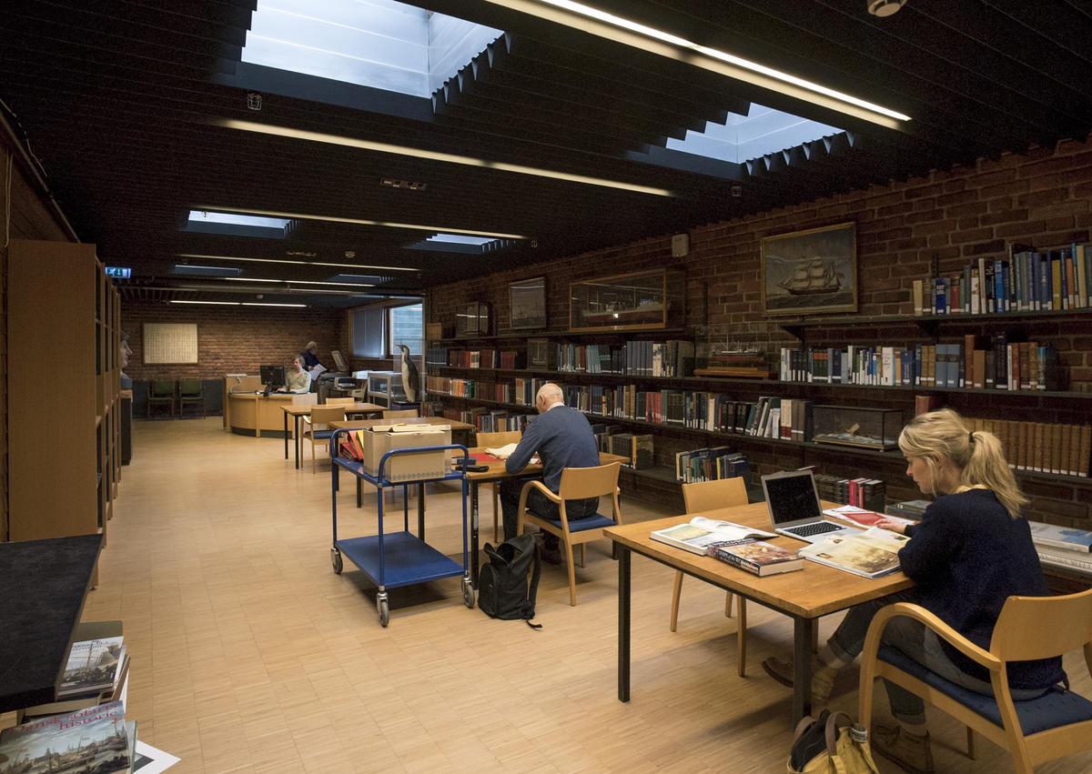 Besøk til arkiv - Norsk Maritimt Museum