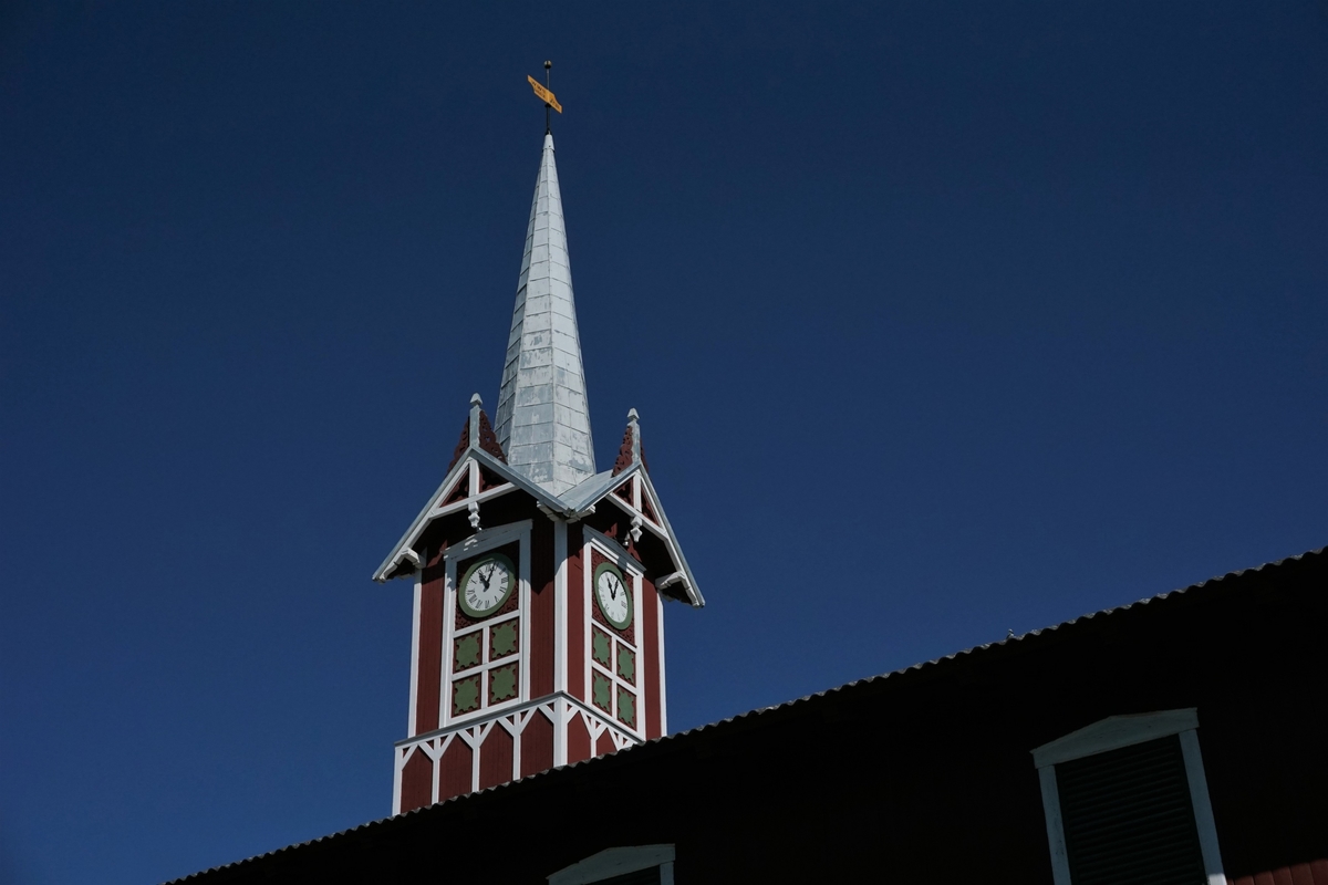 Hoel, Nes, Ringsaker. Hoel, Nes, Ringsaker. Klokketårnene på Hoel er ...