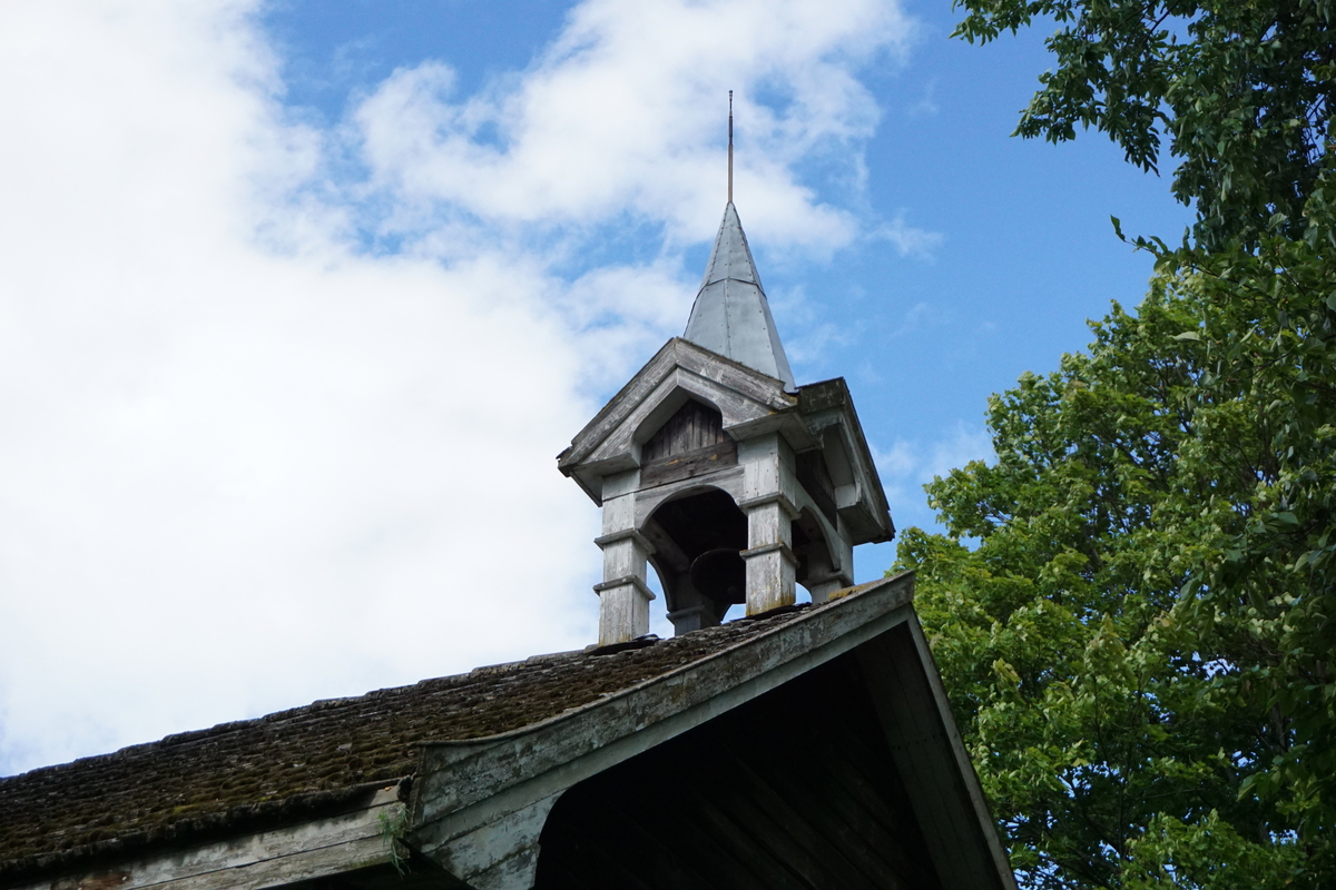 By (573/1), Nes, Ringsaker. Klokketårnet på By er plassert på en ...