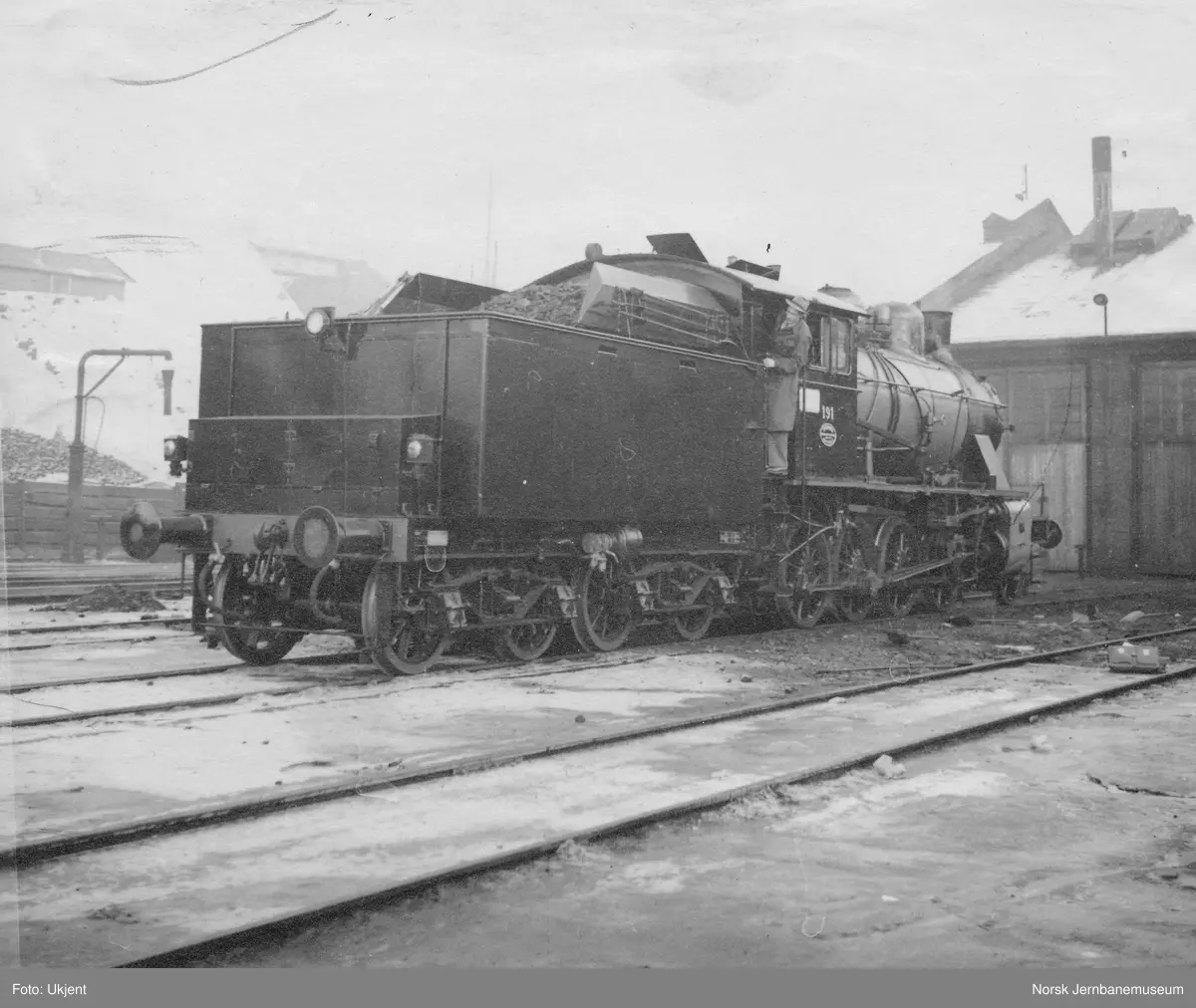 Damplokomotiv type 22b nr. 191 etter ombygging av tendertanken - Norsk ...