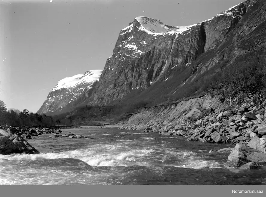 Driva elv? laks? Datering usikker. Fra Nordmøre museums fotosamlinger ...