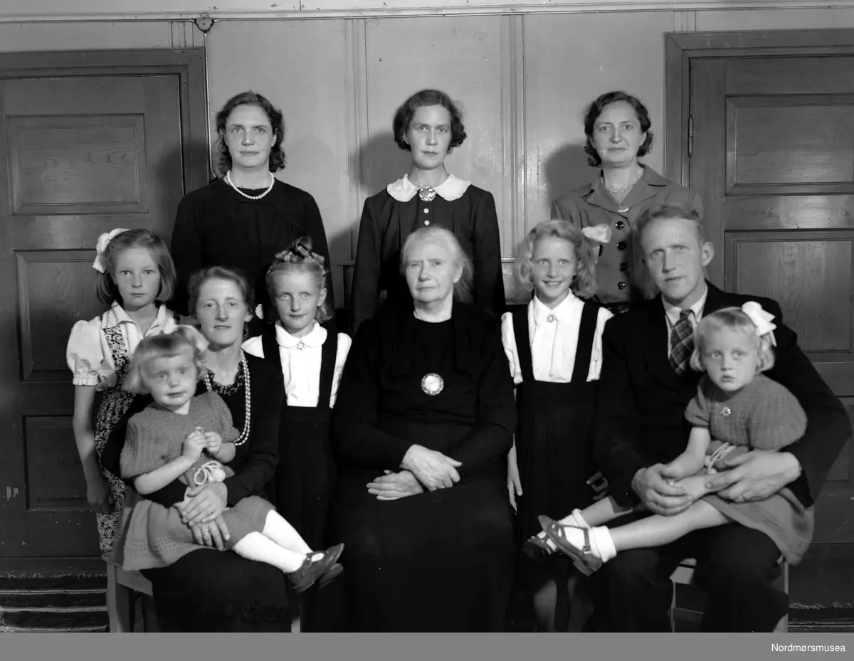 Erik B. Ulset med familie. Kristin, Gunnhild, Inger Treekrem, Randi ...