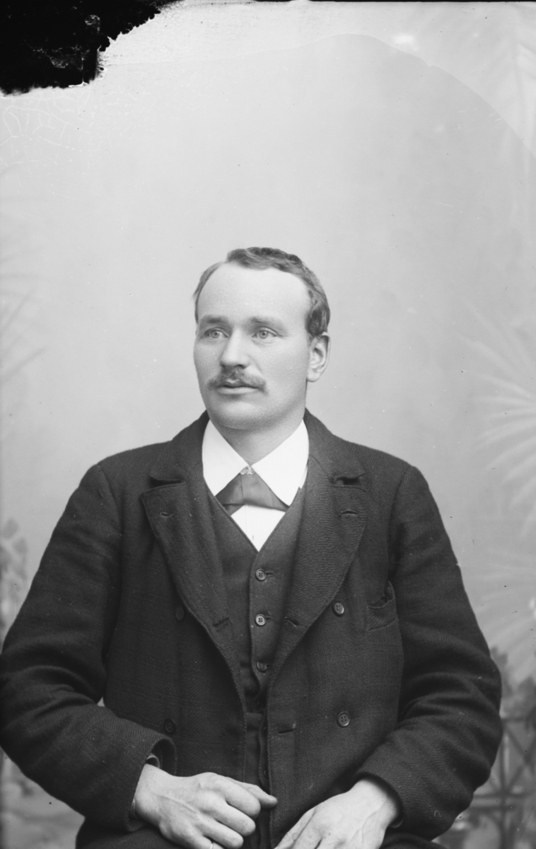 Portrett av Ivar Ruste - Maihaugen / DigitaltMuseum