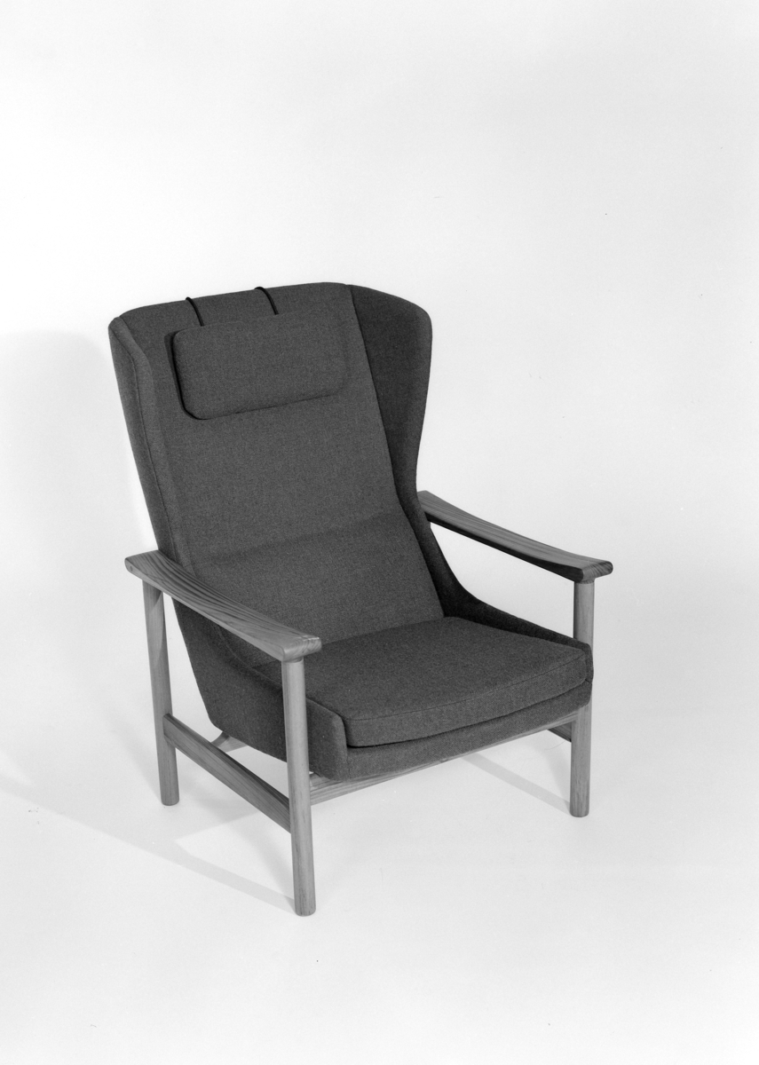 Lenestol/ ørelappstol. - Møbelmuseet / DigitaltMuseum