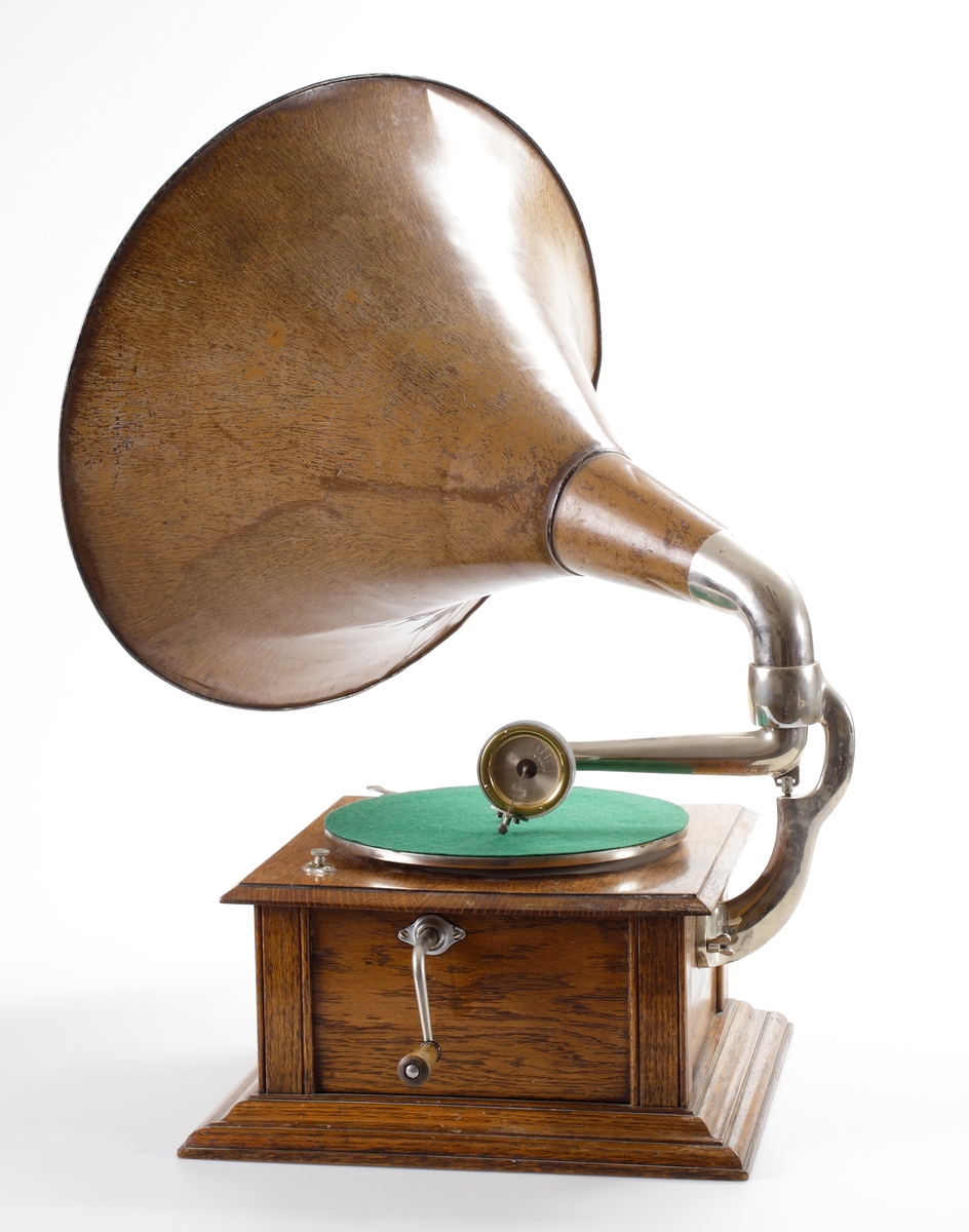 Grammofon - Kulturparken Småland / Smålands museum / DigitaltMuseum