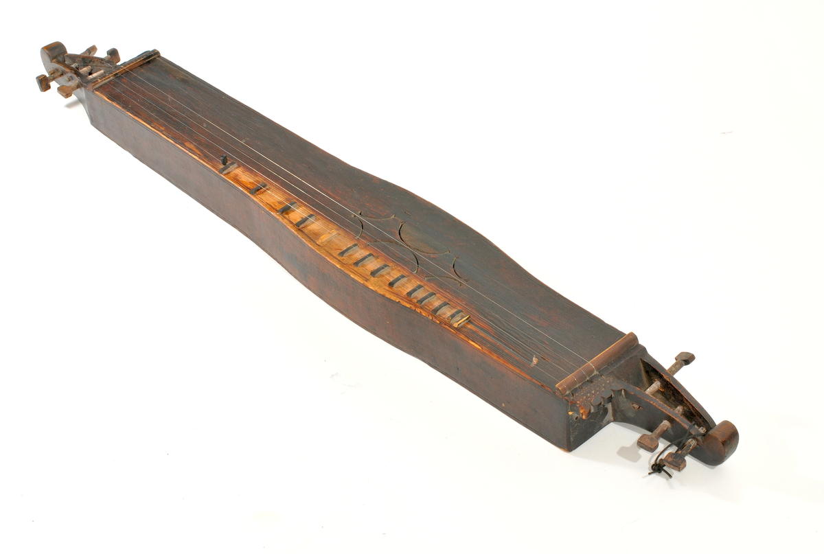 Historia om langeleiken - Valdresmusea