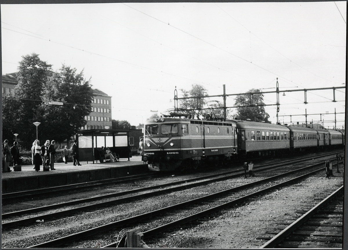 Statens Järnvägar, SJ Rc3 1066. - Järnvägsmuseet / DigitaltMuseum