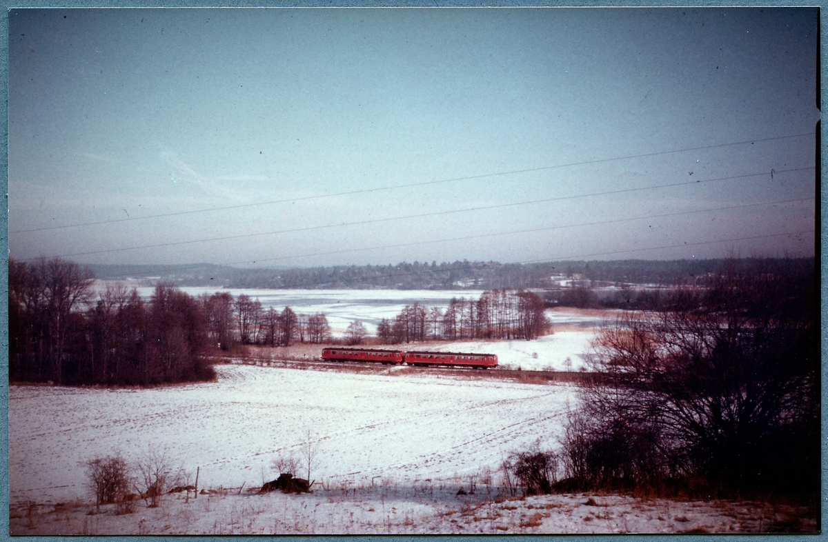 Rälsbuss Statens Järnvägar, SJ Y1 1273 och SJ Y1 1317 på linjen Jenny ...